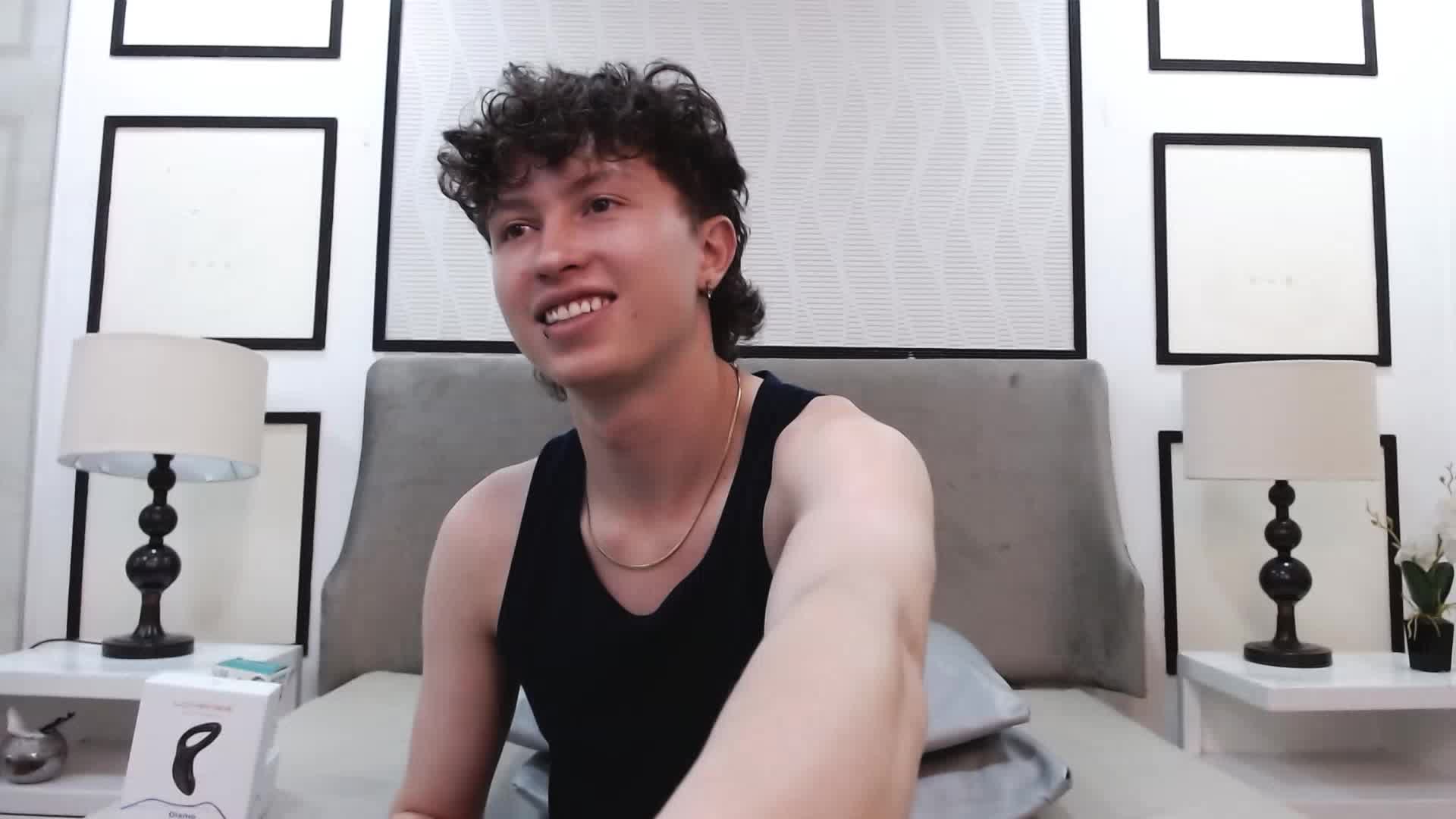 Aron_miller18s XXX-Videos & aufgezeichnete Live-Shows | xHamsterLive