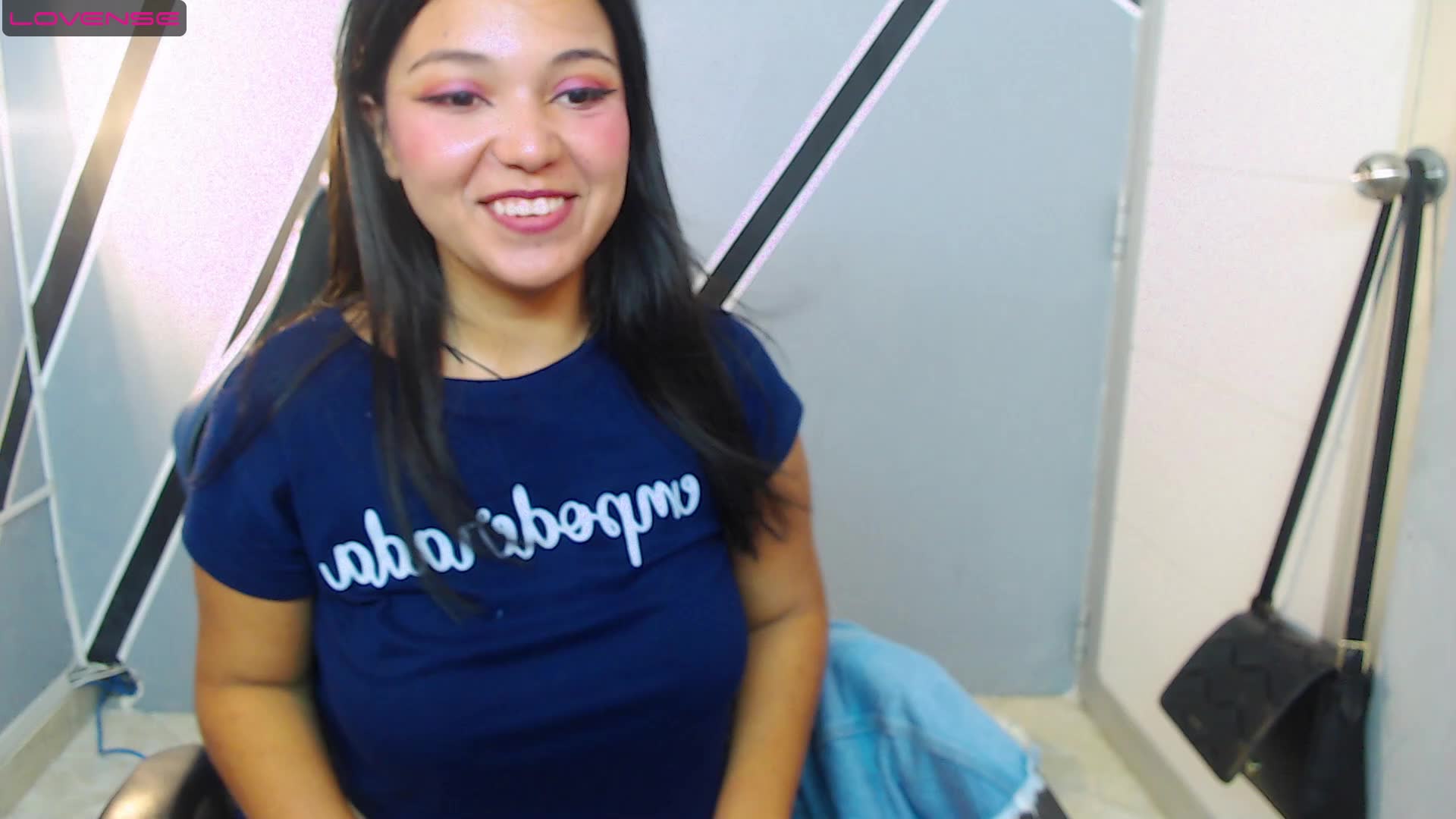 Zoe_love_18的性爱视频&录播节目 | Stripchat