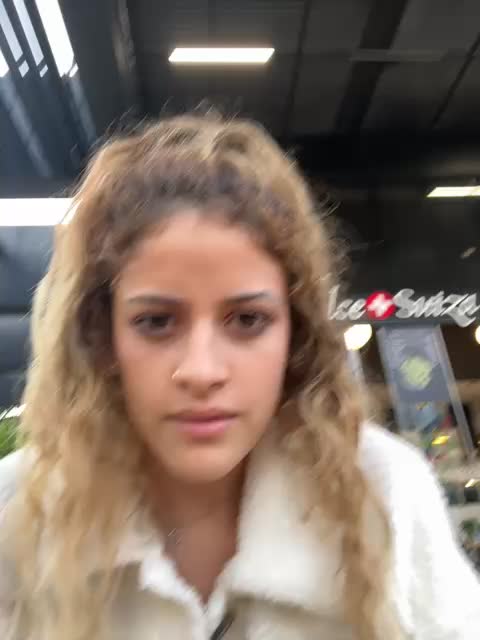 Vídeos sexuales y shows de cámaras grabados de Alana15 (212) | Stripchat