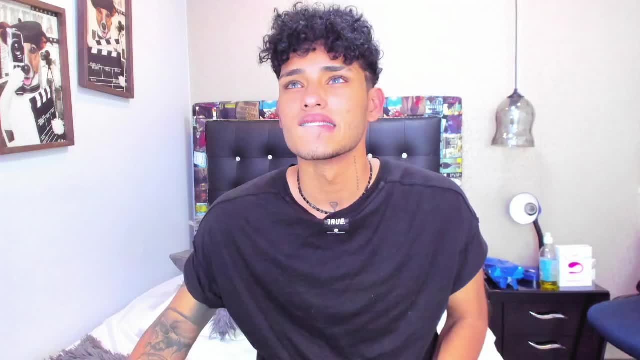 Profiel van Webcam Model Alessandro_Vanni | xHamsterLive