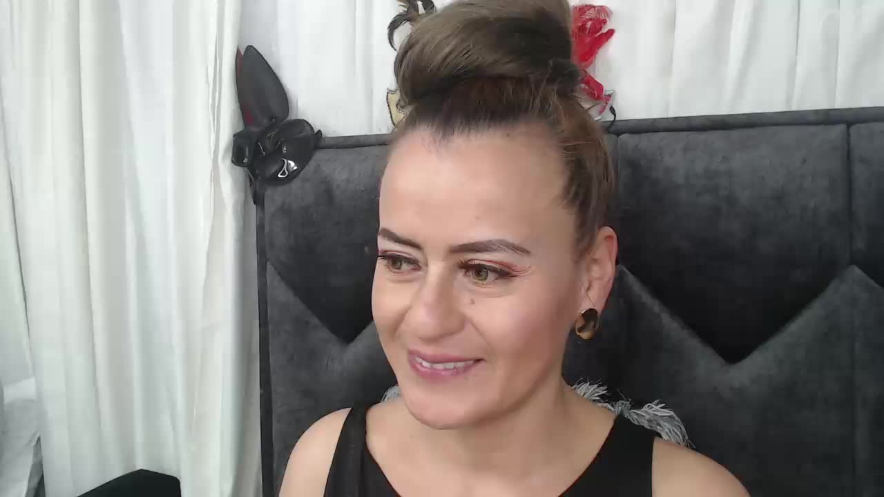 Magenta_maturr's XXX Videos & Recorded Live Shows | xHamsterLive